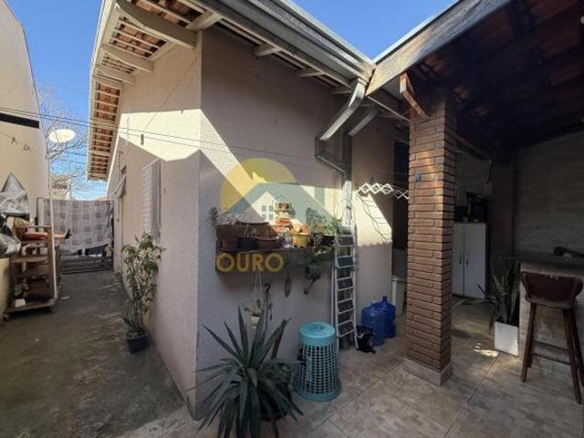 Casa para venda em Campina Verde de 120.00m² com 2 Quartos e 2 Garagens