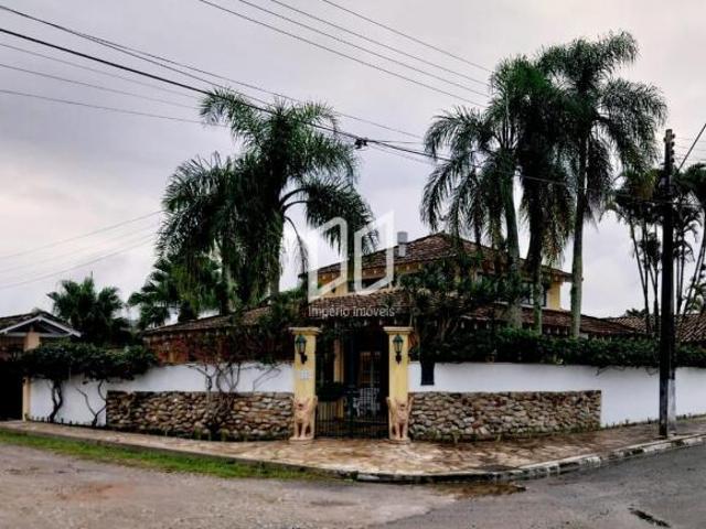 Casa para venda em Cananéia de 326.00m² com 9 Quartos, 4 Suites e 6 Garagens