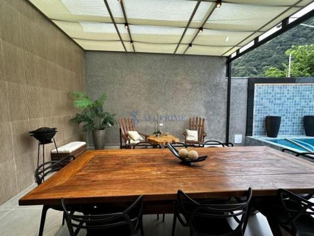 Casa para venda em Canto Do Forte de 192.00m² com 4 Quartos, 4 Suites e 4 Garagens