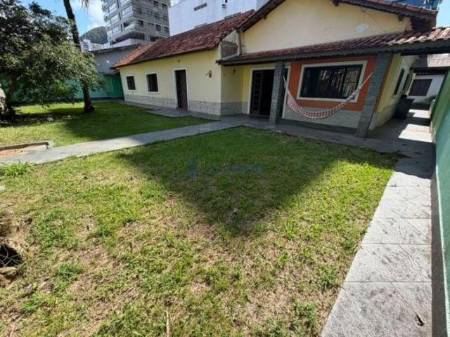 Casa para venda em Canto Do Forte de 242.00m² com 4 Quartos, 2 Suites e 6 Garagens