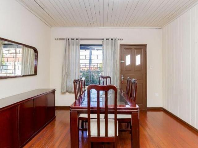 Casa para venda em Capão Raso de 108.00m² com 3 Quartos e 4 Garagens