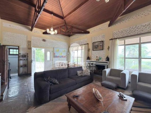 Casa para venda em Capela Do Barreiro de 270.00m² com 3 Quartos, 1 Suite e 10 Garagens