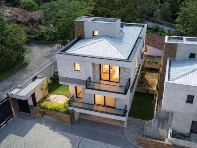 Casa para Venda em Carapicuíba, Chácara do Refúgio, 3 dormitórios, 3 suítes, 4 banheiros, 4 vagas