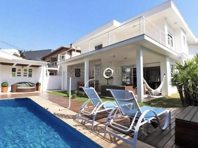 Casa para Venda em Carapicuíba, Golf Gardens, 4 dormitórios, 2 suítes, 6 banheiros, 4 vagas