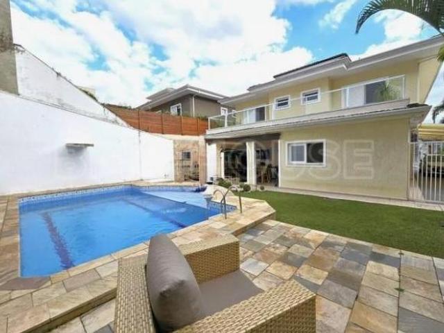 Casa para Venda em Carapicuíba, Golf Gardens, 4 dormitórios, 4 suítes, 5 banheiros, 4 vagas