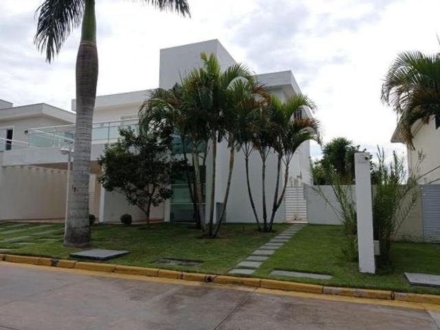 Casa para Venda em Carapicuíba, Granja Viana, 3 dormitórios, 3 suítes, 4 banheiros, 2 vagas
