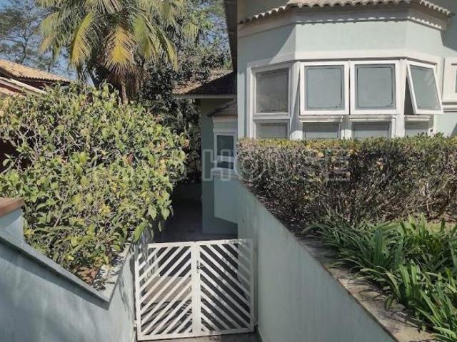 Casa para Venda em Carapicuíba, Granja Viana, 3 dormitórios, 3 suítes, 5 banheiros, 8 vagas