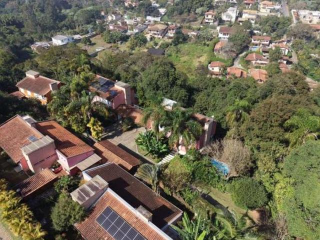 Casa para Venda em Carapicuíba, Granja Viana, 3 dormitórios, 2 suítes, 3 banheiros, 5 vagas