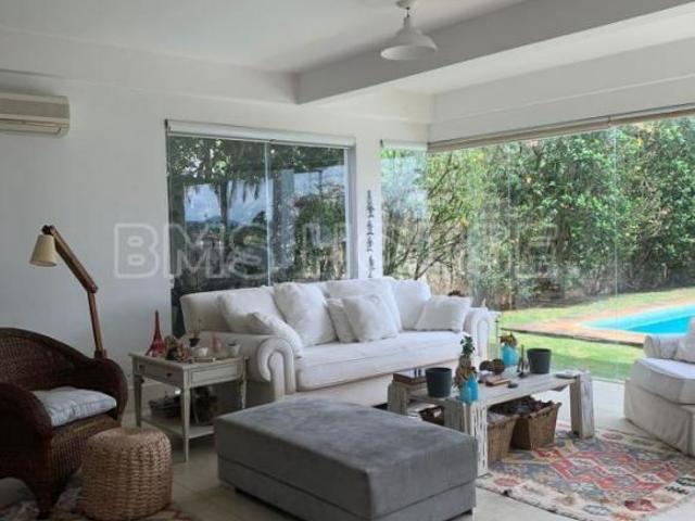 Casa para Venda em Carapicuíba, Granja Viana, 3 dormitórios, 2 suítes, 4 banheiros, 4 vagas