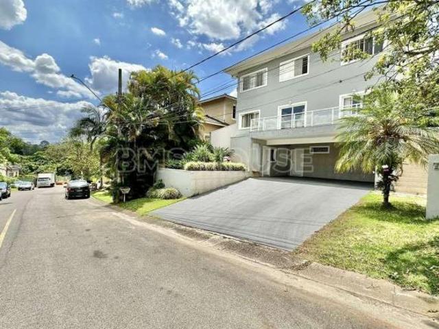 Casa para Venda em Carapicuíba, Granja Viana, 4 dormitórios, 3 suítes, 5 banheiros, 6 vagas