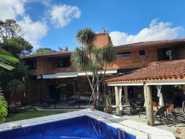 Casa para Venda em Carapicuíba, Granja Viana, 4 dormitórios, 2 suítes, 4 banheiros, 4 vagas