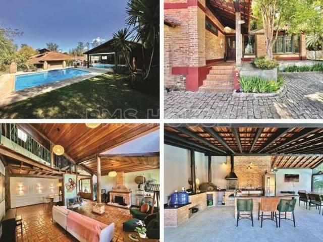 Casa para Venda em Carapicuíba, Granja Viana, 4 dormitórios, 4 suítes, 5 banheiros, 3 vagas