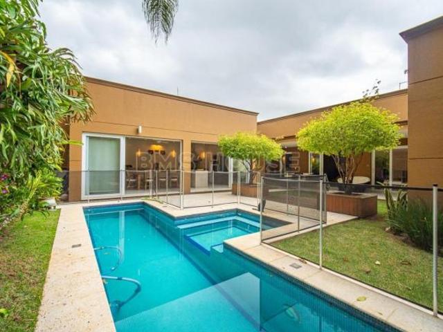 Casa para Venda em Carapicuíba, Granja Viana, 4 dormitórios, 4 suítes, 5 banheiros, 3 vagas