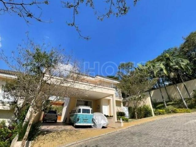Casa para Venda em Carapicuíba, Granja Viana, 4 dormitórios, 4 suítes, 6 banheiros, 2 vagas