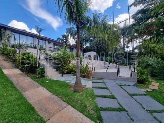 Casa para Venda em Carapicuíba, Granja Viana, 4 dormitórios, 4 suítes, 6 banheiros, 4 vagas