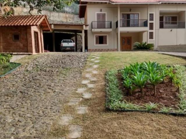 Casa para Venda em Carapicuíba, Granja Viana, 4 dormitórios, 4 suítes, 6 banheiros, 6 vagas