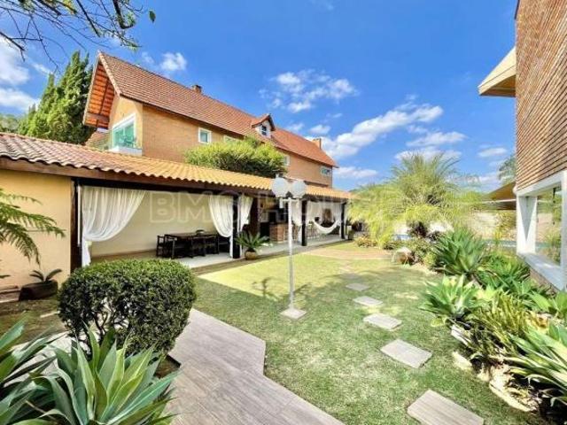 Casa para Venda em Carapicuíba, Granja Viana, 4 dormitórios, 4 suítes, 6 banheiros, 6 vagas