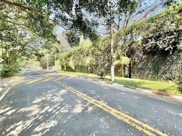 Casa para Venda em Carapicuíba, Granja Viana, 4 dormitórios, 4 suítes, 6 banheiros, 6 vagas