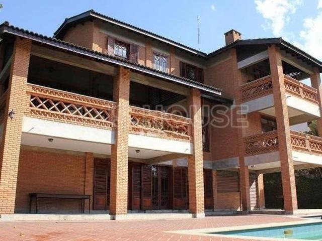 Casa para Venda em Carapicuíba, Granja Viana, 4 dormitórios, 4 suítes, 6 banheiros, 8 vagas
