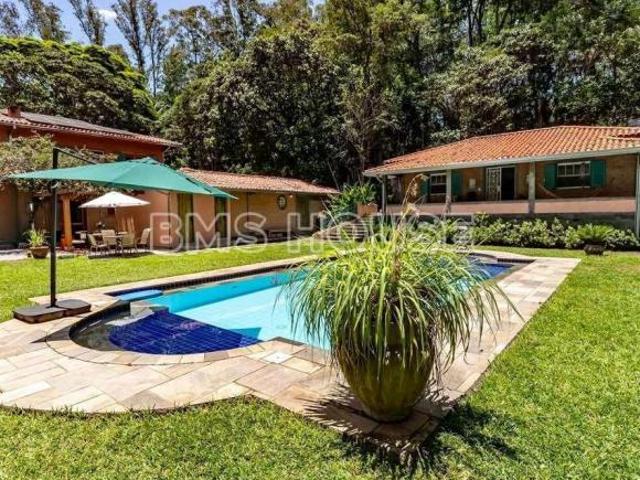 Casa para Venda em Carapicuíba, Granja Viana, 6 dormitórios, 4 suítes, 6 banheiros, 15 vagas