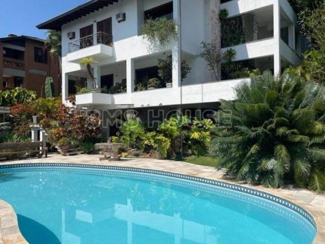 Casa para Venda em Carapicuíba, Granja Viana, 8 dormitórios, 5 suítes, 9 banheiros, 3 vagas