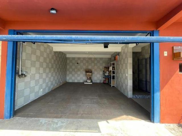 Casa para venda em Casa Blanca de 170.00m² com 3 Quartos, 1 Suite e 2 Garagens
