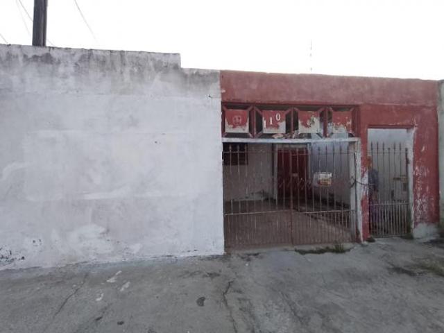 Casa para venda em Castolira de 65.00m² com 2 Quartos e 2 Garagens