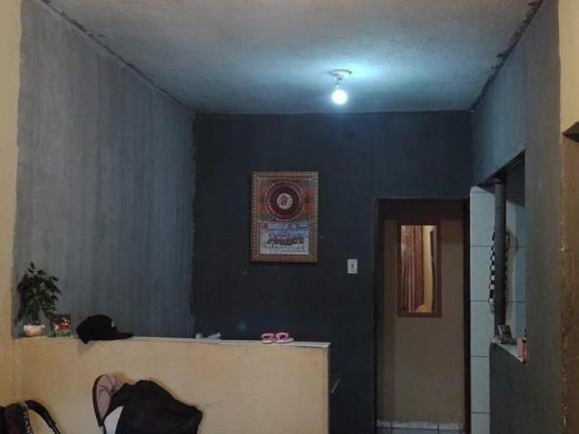 Casa para venda em Castolira de 69.00m² com 3 Quartos e 1 Garagem