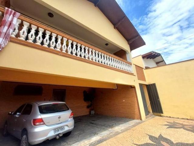 Casa para venda em Castelinho de 185.00m² com 3 Quartos, 1 Suite e 3 Garagens