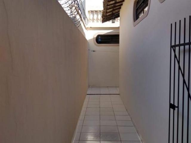 Casa para venda em Castelinho de 252.00m² com 2 Quartos, 1 Suite e 4 Garagens