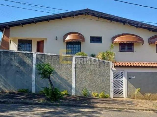 Casa para venda em Castelo de 481.85m² com 3 Quartos, 1 Suite e 5 Garagens
