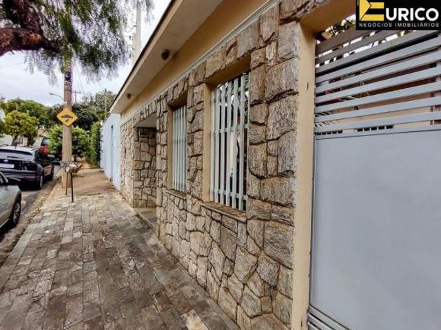 Casa para venda em Castelo de 220.00m² com 4 Quartos, 1 Suite e 3 Garagens