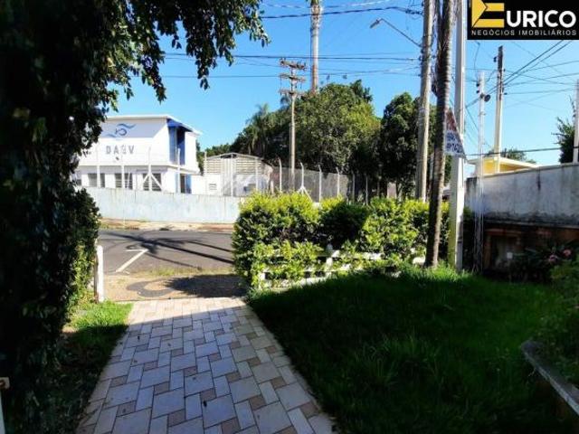 Casa para venda em Castelo de 318.00m² com 6 Quartos, 1 Suite e 2 Garagens