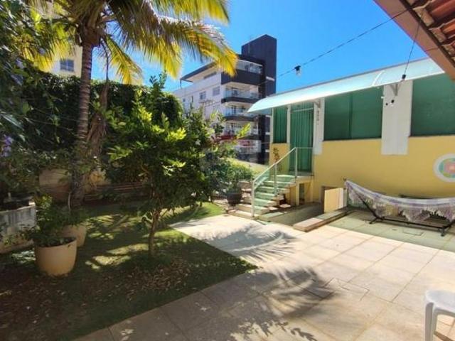 Casa para venda em Castelo de 326.00m² com 4 Quartos, 2 Suites e 4 Garagens