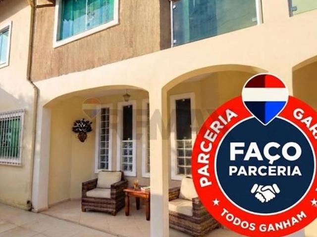 Casa para venda em Castelo de 326.00m² com 4 Quartos, 2 Suites e 4 Garagens