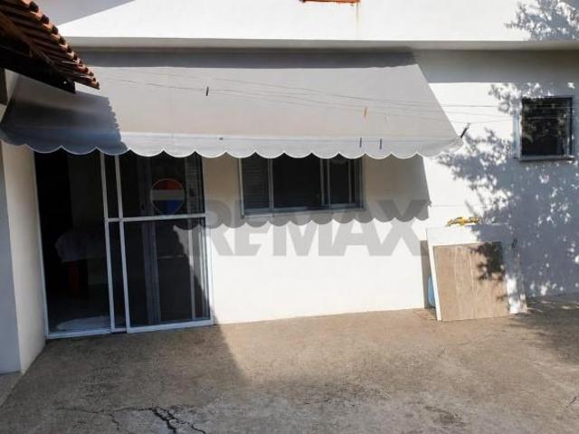 Casa para venda em Cdhu de 1303.00m² com 3 Quartos, 1 Suite e 3 Garagens