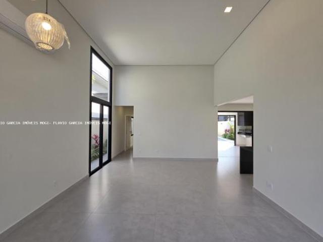 Casa para venda em Cezar De Souza de 177.00m² com 3 Quartos, 1 Suite e 4 Garagens