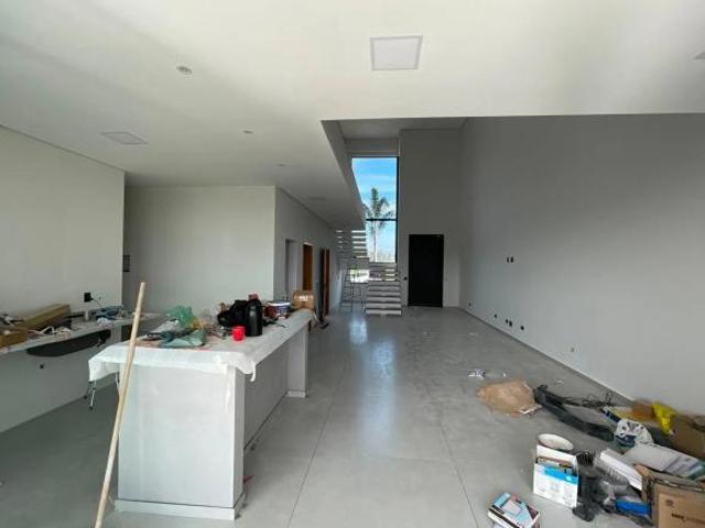 Casa para venda em Cézar De Souza de 242.00m² com 3 Quartos, 3 Suites e 4 Garagens