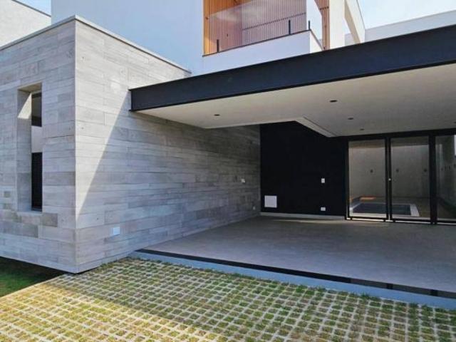 Casa para venda em Cézar De Souza de 267.00m² com 3 Quartos, 3 Suites e 4 Garagens