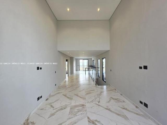 Casa para venda em Cezar De Souza de 270.00m² com 3 Quartos, 3 Suites e 4 Garagens