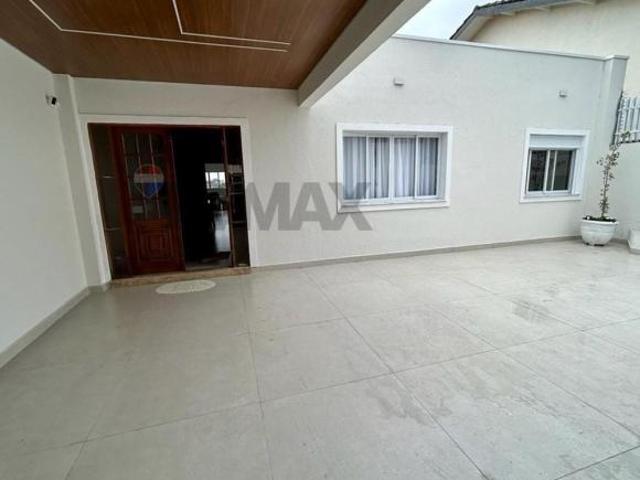Casa para venda em Center Ville de 265.00m² com 3 Quartos e 2 Suites