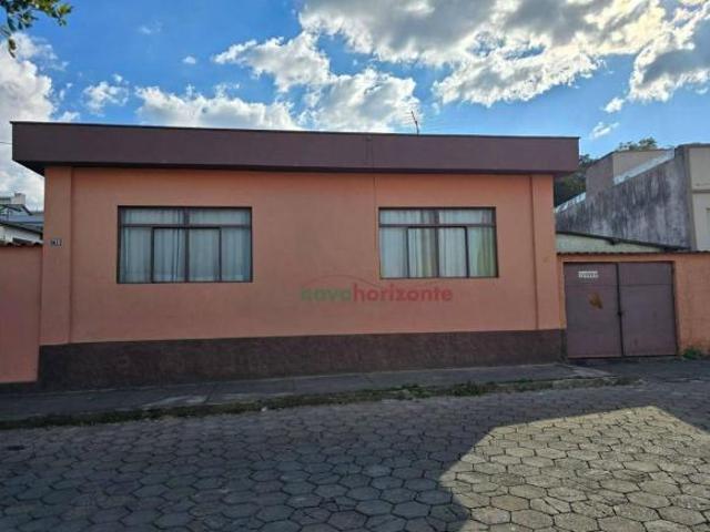 Casa para venda em Centro, Oliveira
