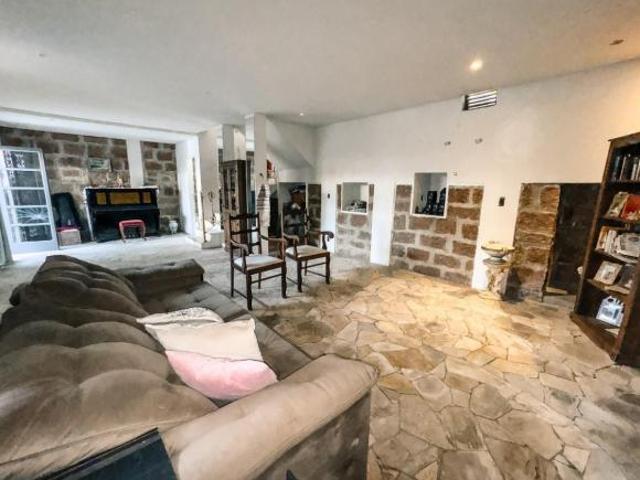Casa para venda em Centro com 4 quartos, sendo 1 suíte, 275m²