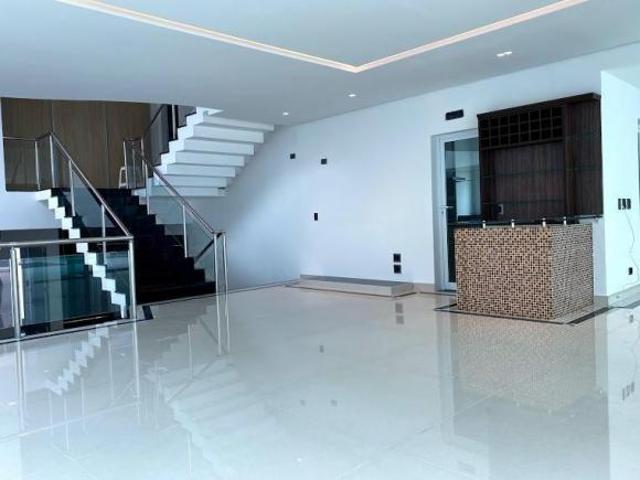 Casa para venda em Centro Comercial Jubran de 488.00m² com 4 Quartos, 4 Suites e 5 Garagens