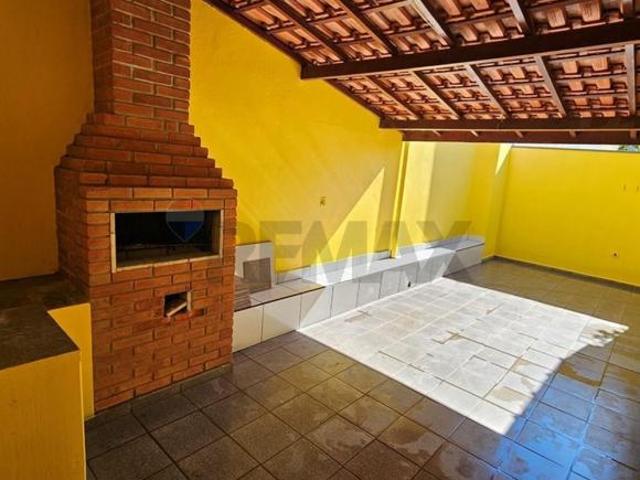 Casa para venda em Centro de 150.80m² com 3 Quartos, 1 Suite e 4 Garagens