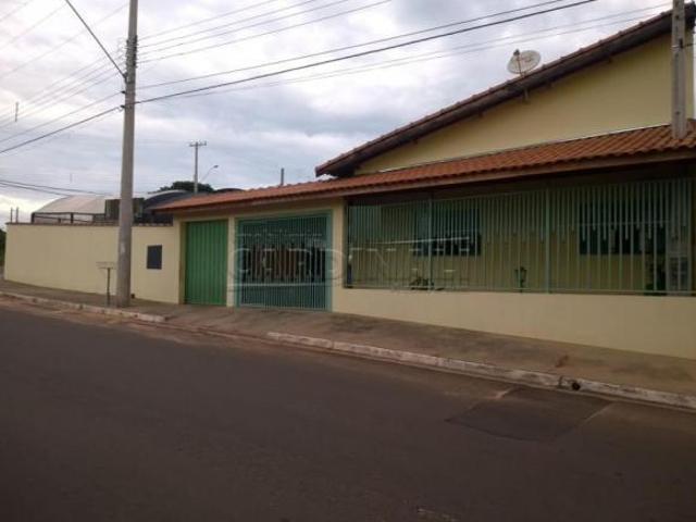Casa para venda em Centro de 150.00m² com 2 Quartos, 1 Suite e 3 Garagens