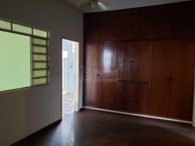 Casa para venda em Centro de 160.00m² com 3 Quartos, 1 Suite e 3 Garagens
