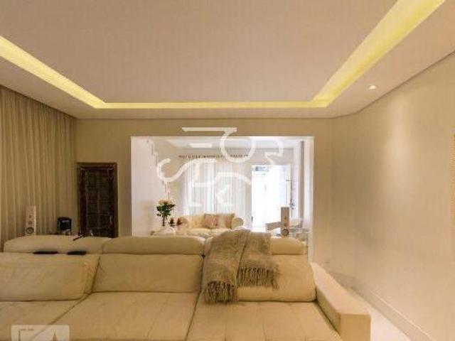 Casa para venda em Centro de 165.00m² com 3 Quartos, 3 Suites e 3 Garagens