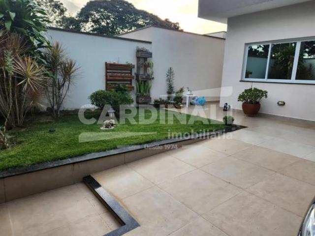 Casa para venda em Centro de 165.00m² com 3 Quartos, 3 Suites e 4 Garagens