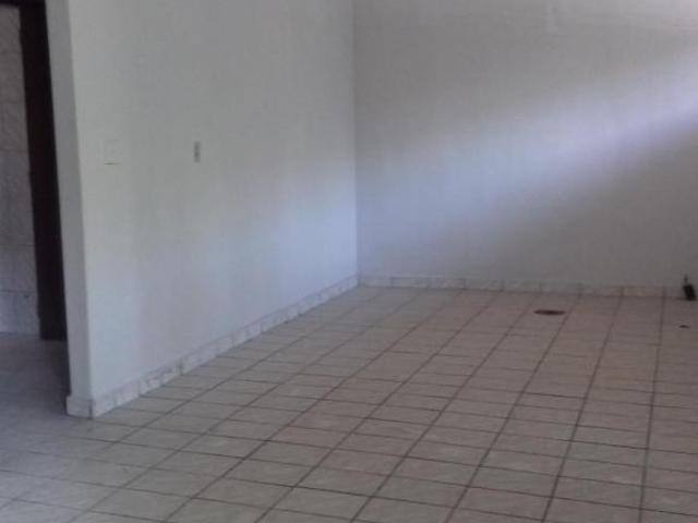 Casa para venda em Centro de 166.00m² com 1 Quarto, 1 Suite e 1 Garagem
